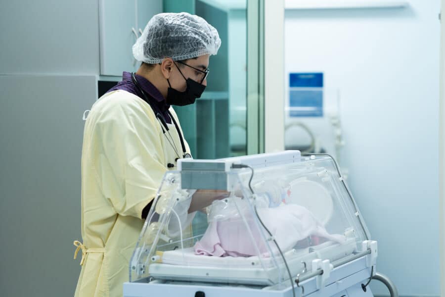 Dr. Martín Castañeda, Neonatology Specialist at Hospital CMQ