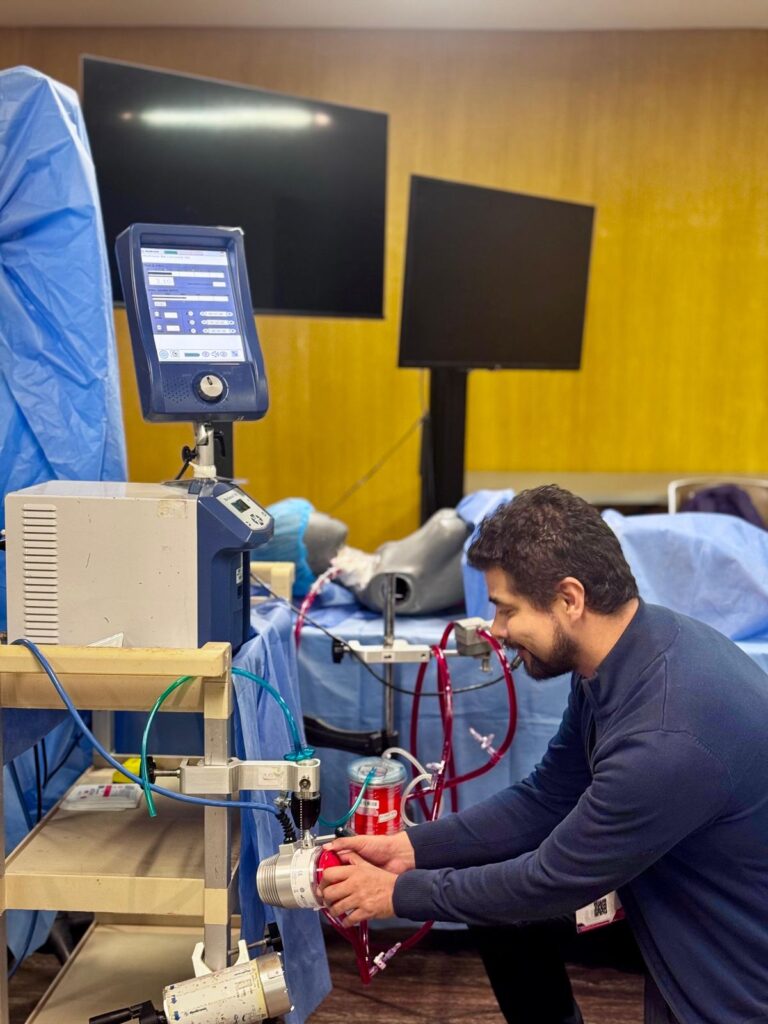Hospital CMQ Specialists Receive an Advanced ECMO Certificate